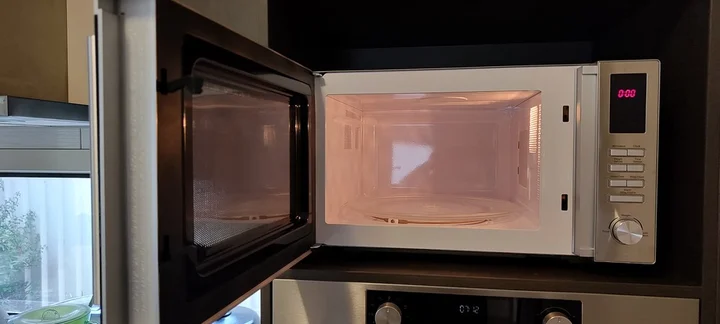 Contempo Medium Digital Microwave AM925EBY reviews | ProductReview.com.au