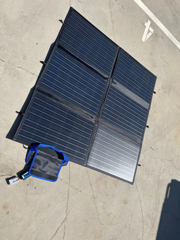 Adventure Kings 200W Folding Solar Blanket reviews | ProductReview.com.au