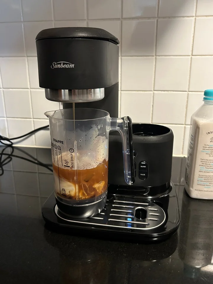 Sunbeam Frappe Iced + Hot Coffee Machine SDP2000BK reviews ...