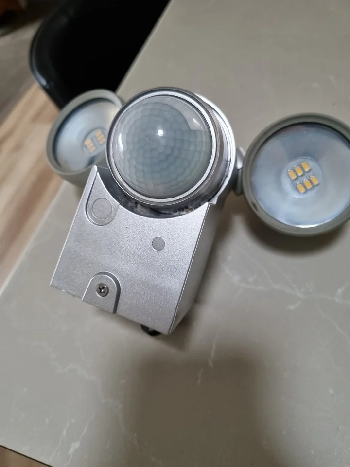 Beacon Lighting Lucci Connect Smart LED Bulbs reviews | ProductReview ...