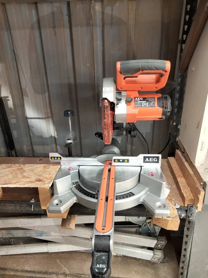 AEG Sliding Compound Mitre Saw PS254SB reviews | ProductReview.com.au