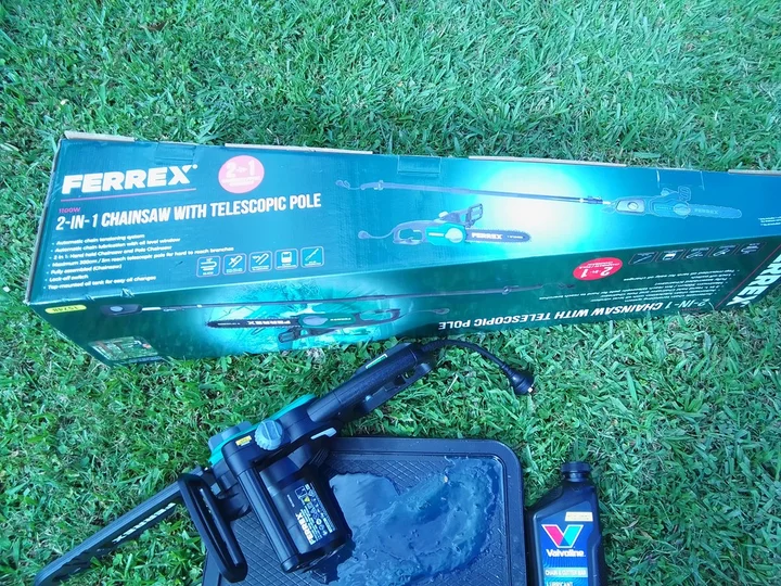 ALDI Ferrex 1100W 2-in-1 Chainsaw with Telescopic Pole reviews ...
